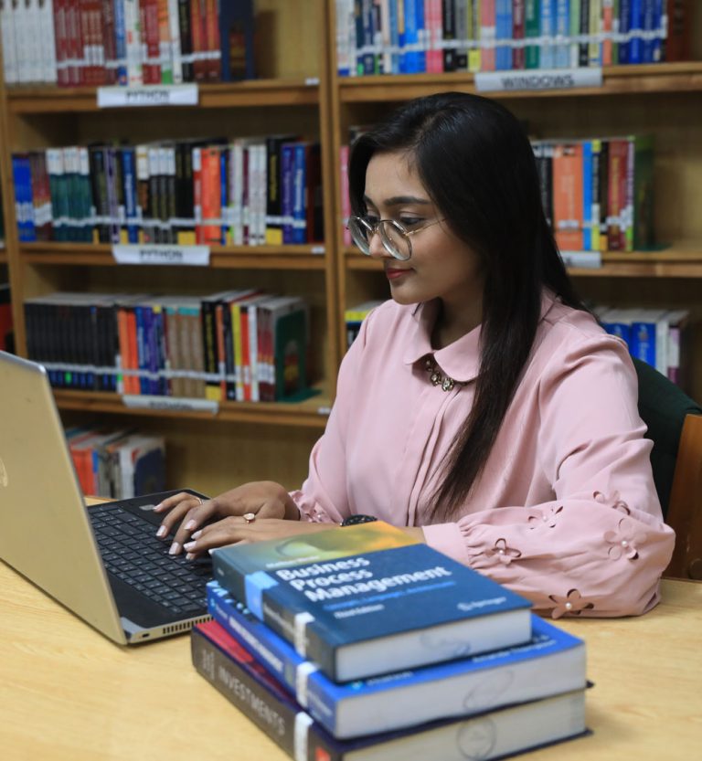 Associate Degree in Business Analytics - Iqra University